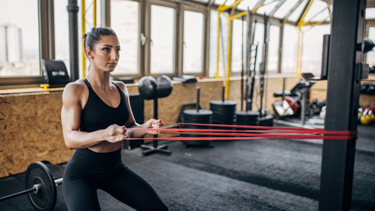 Supersize your back and biceps with this 6-move resistance band workout ...