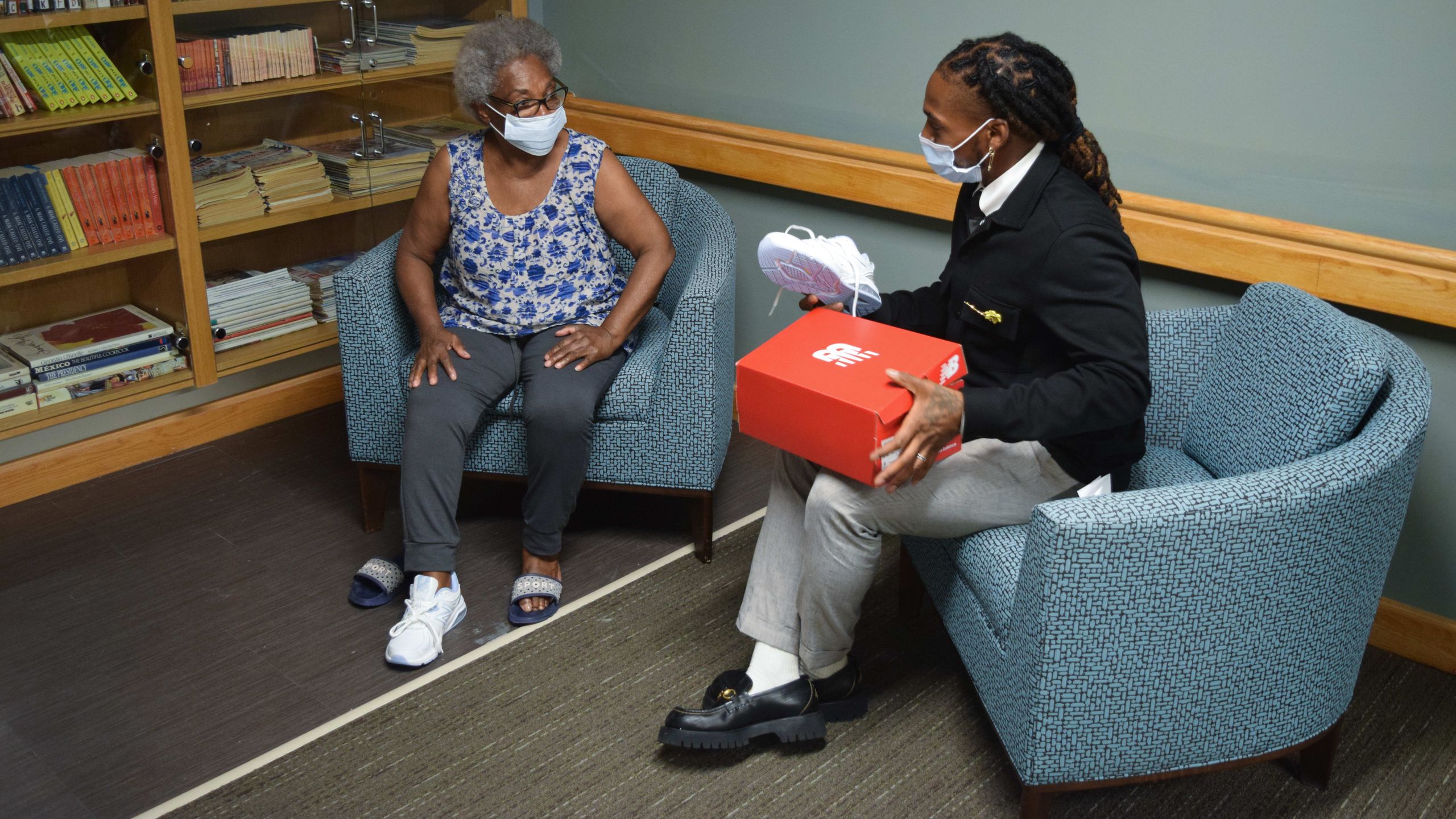 Massachusetts man surprises senior community residents with brand new ...