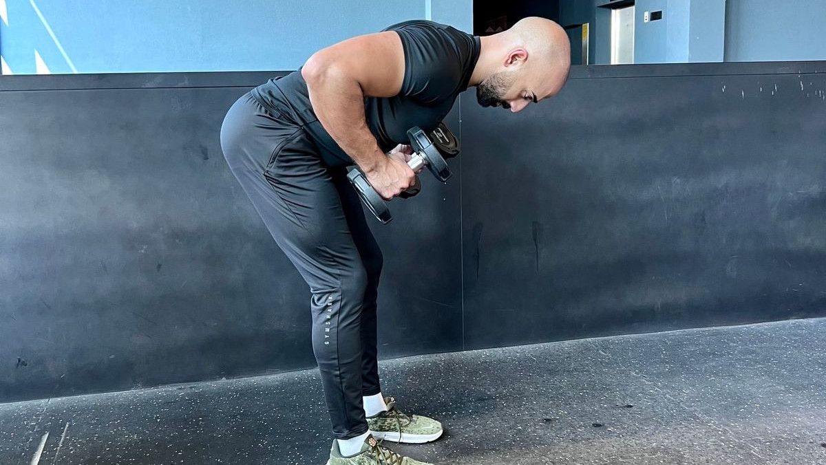 New to the gym? Use this dumbbell only 'shy girl workout' to build ...