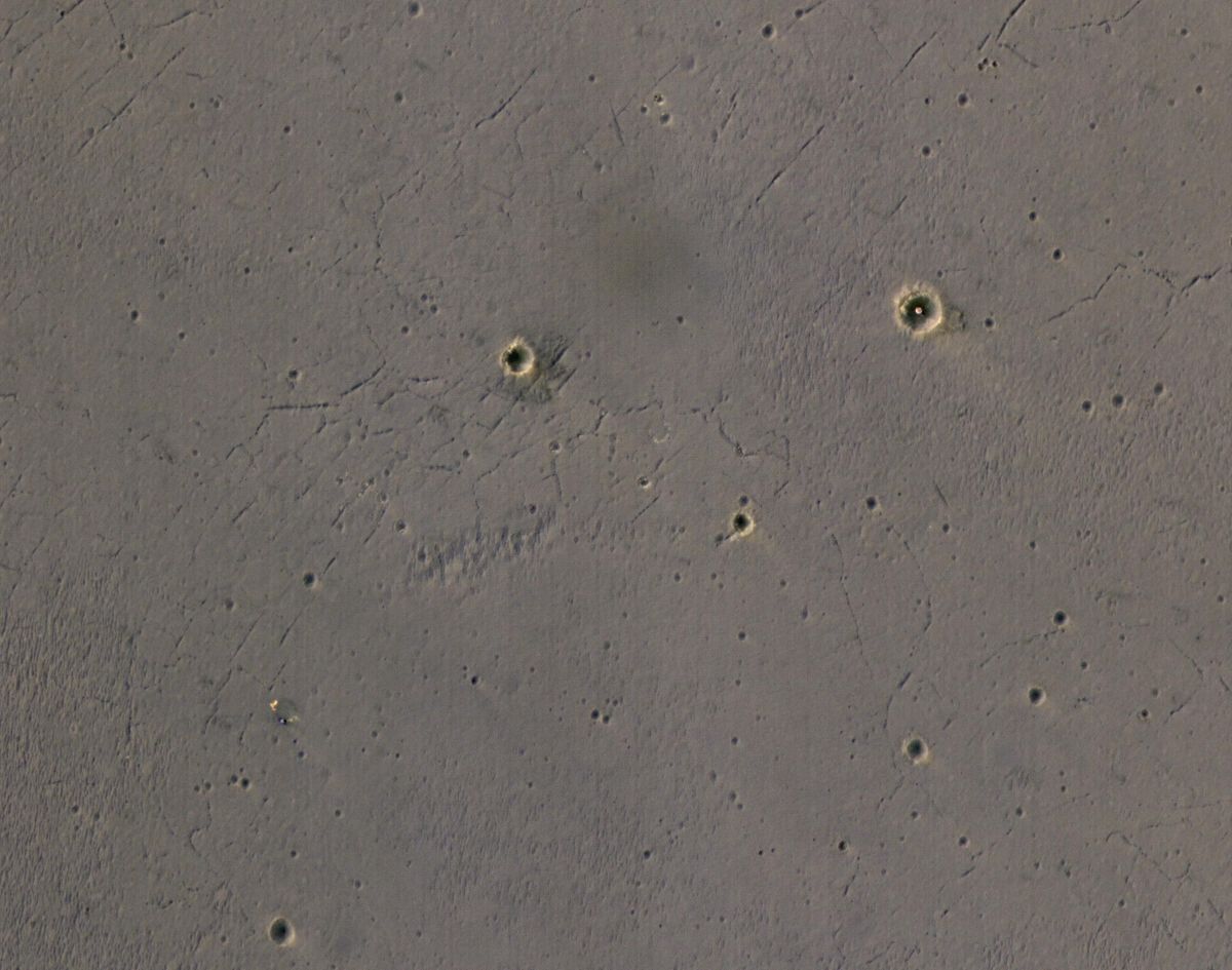 Hole in One! Mars Orbiter Spies Opportunity Rover's Crater Landing Site ...