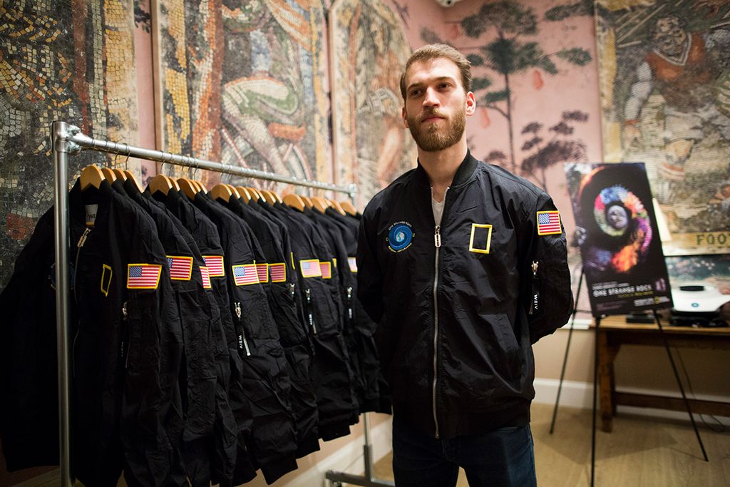 Nat Geo's New 'Space Projection Helmet' is an Out-of-This-World Virtual ...