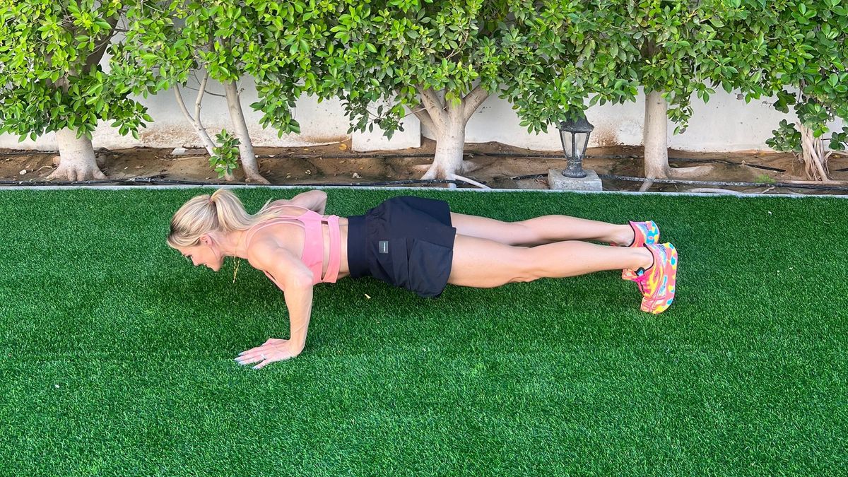6 equipment free exercises for sculpting muscle over the holidays ...