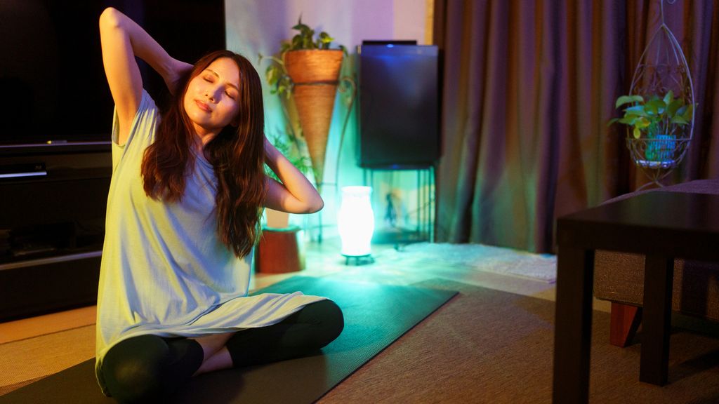 A Pilates instructor says you should do this five-move routine before ...