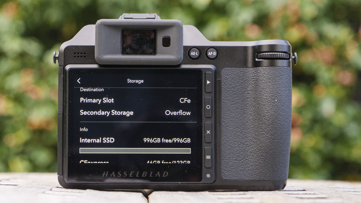 It's high time mirrorless cameras had built-in memory as standard – and ...