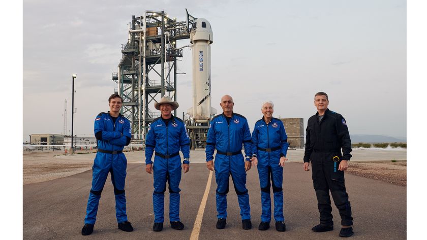 In photos: Blue Origin's 1st New Shepard passenger launch with Jeff ...