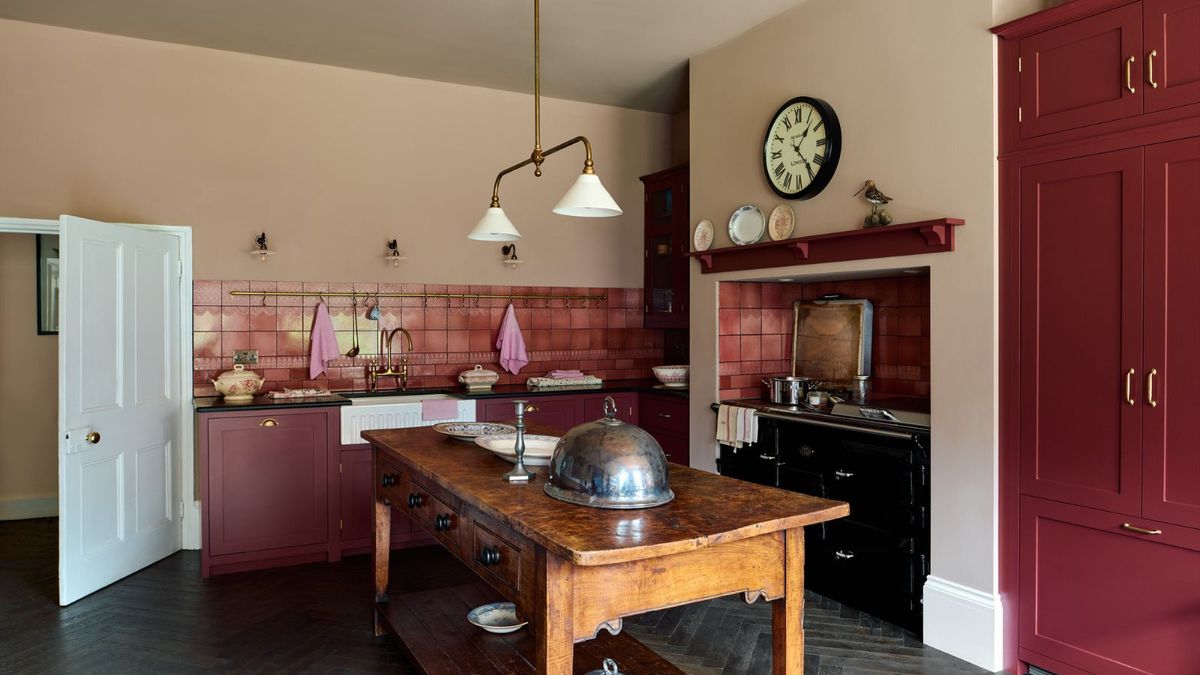 How I used the Sandwich Method for my kitchen shelves | Homes and Gardens