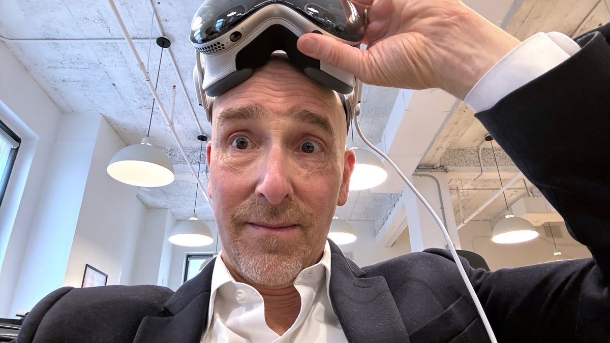 You're not wearing Vision Pro wrong and Apple isn't hiding anything ...