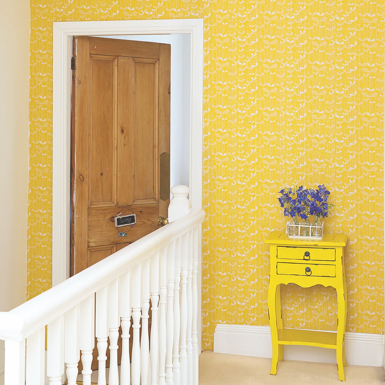 Landing ideas: how to decorate large and small areas to maximise space ...