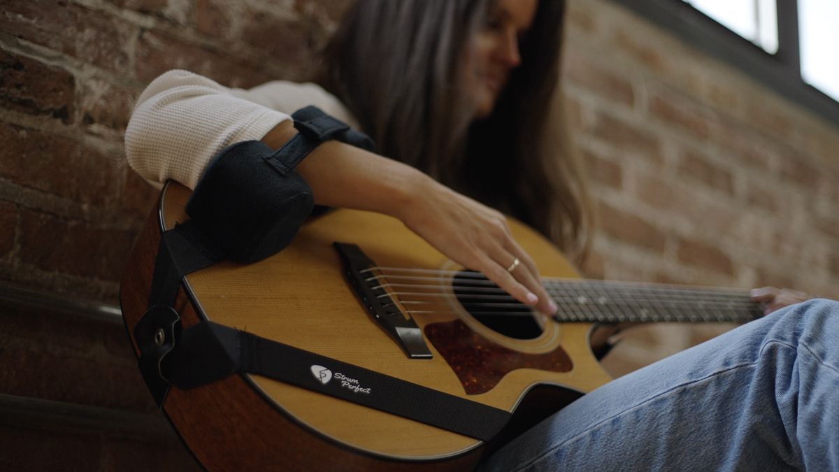 Strum Perfect is a guitar attachment that aims to help beginners learn ...