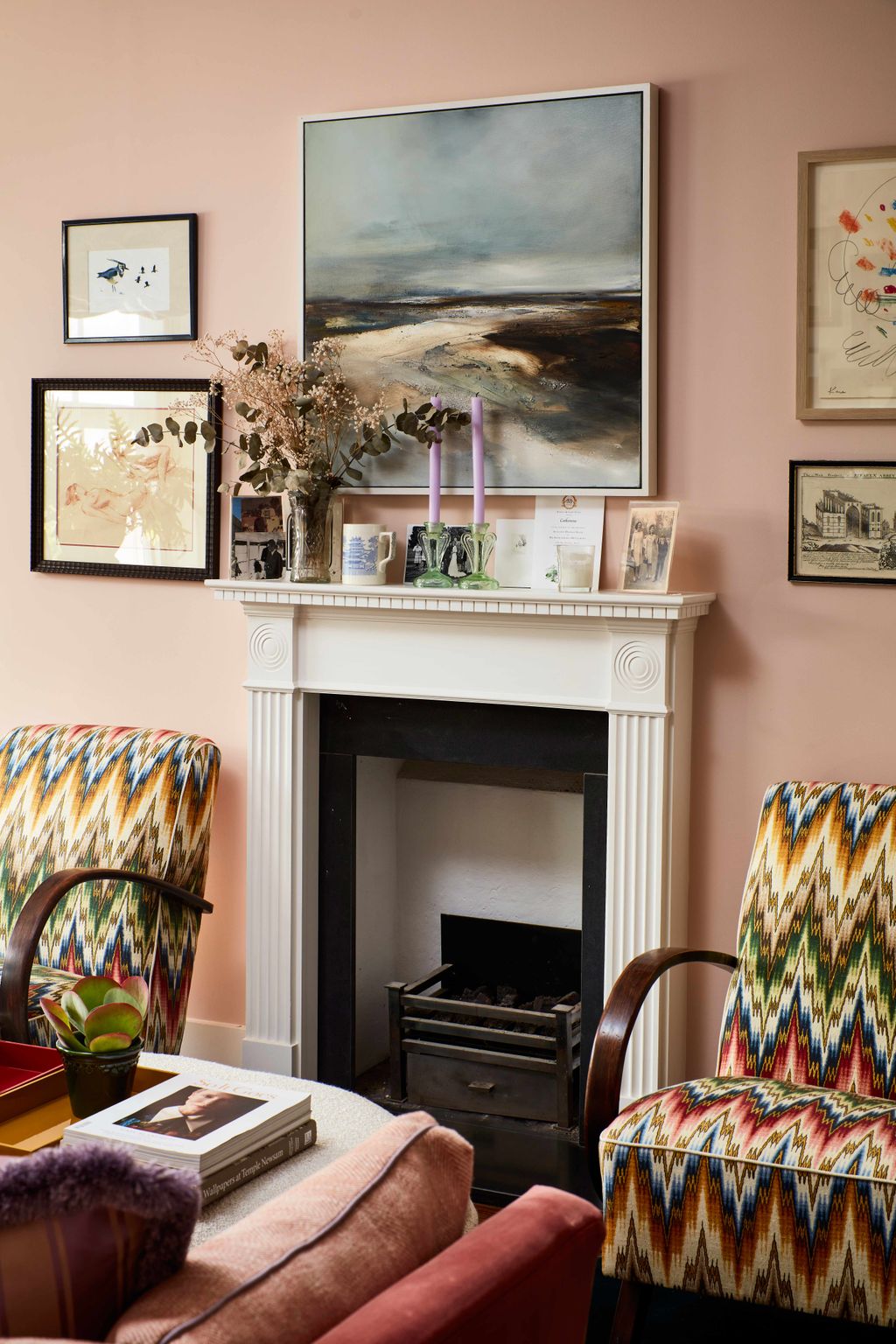 Explore a tiny London flat that's filled with color, eclectic vintage ...