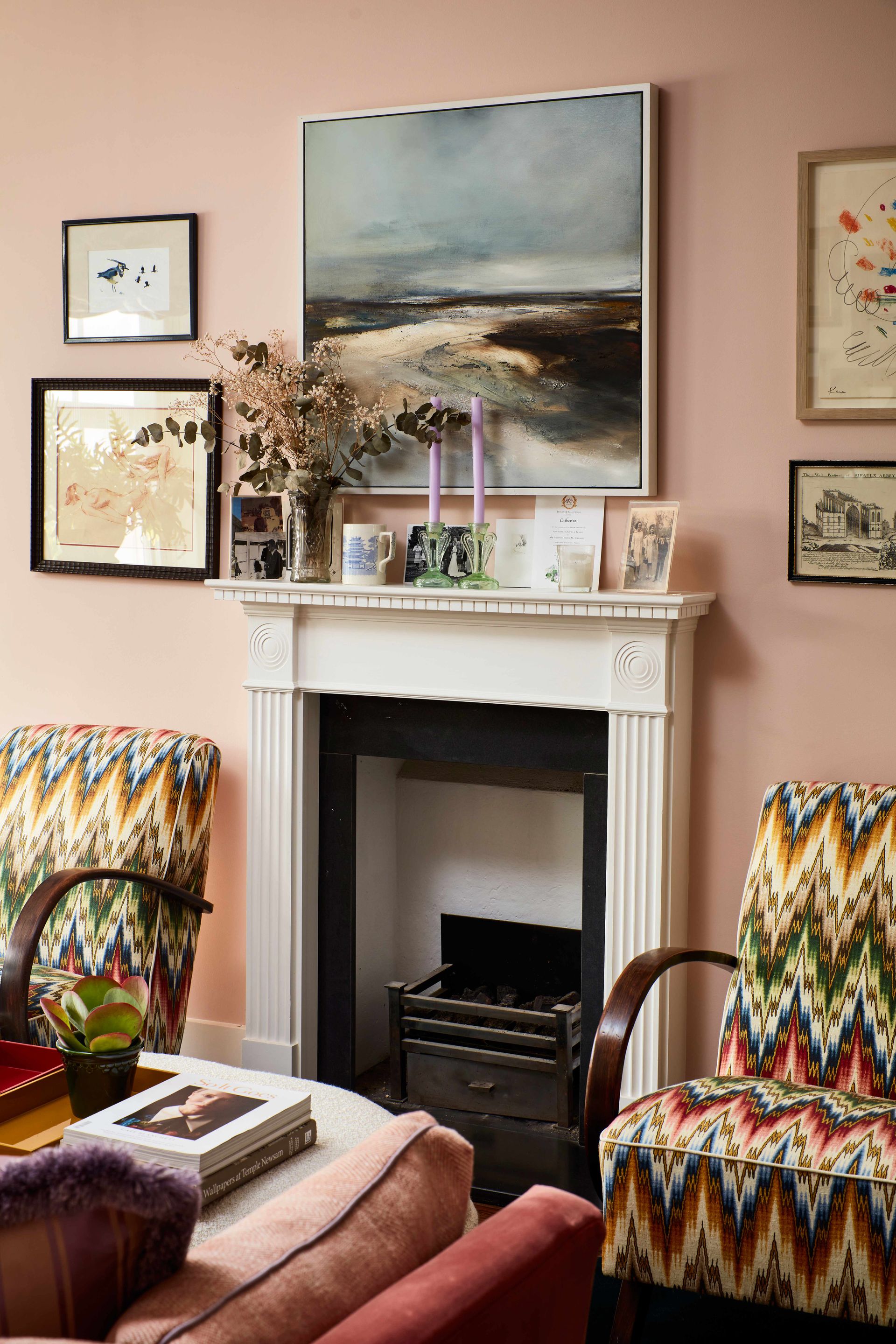 Explore a tiny London flat that's filled with color, eclectic vintage ...