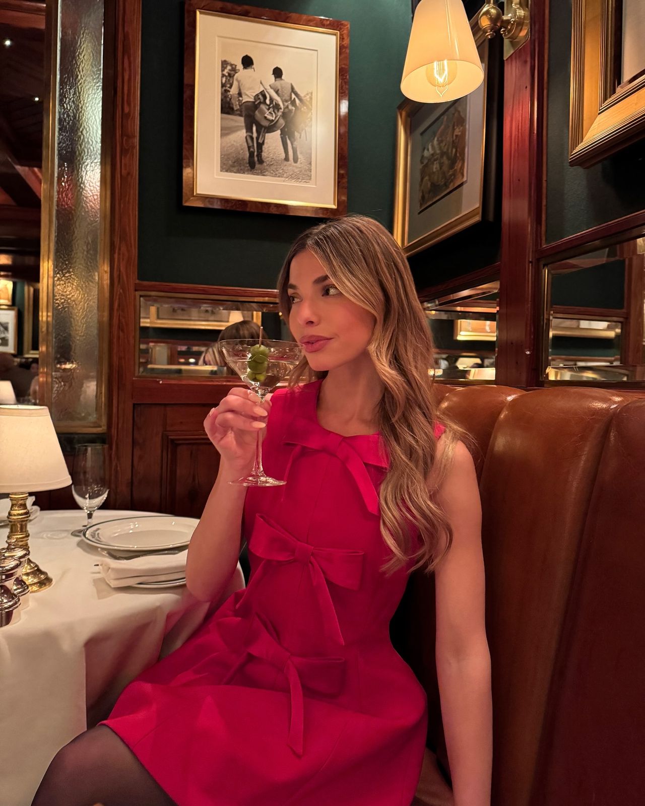 What to Wear to Afternoon Tea: 9 Outfits That Embody Elegance | Who ...