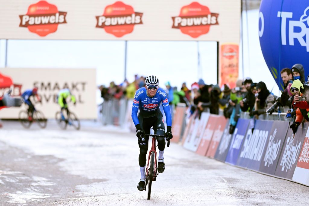 Vanthourenhout wins Val di Sole World Cup | Cyclingnews