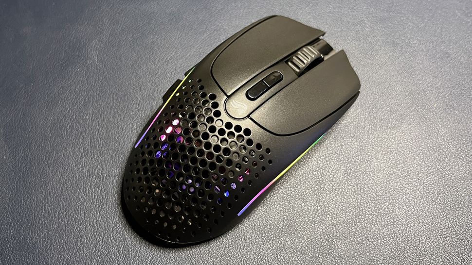 Glorious Model I 2 Wireless Review: Lightweight, Needs Buttons | Tom's ...