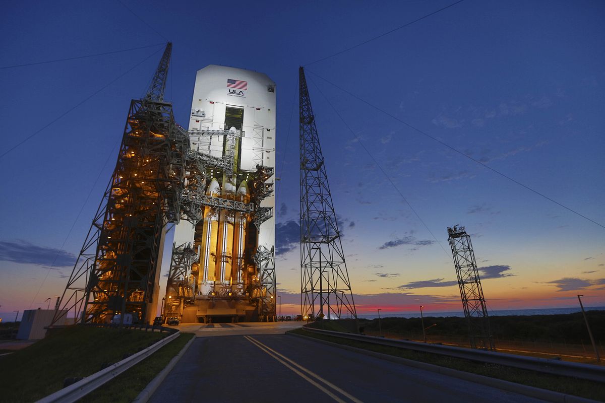 Launch Photos: Secret NROL-37 Spy Satellite Rides Delta IV Heavy Rocket ...