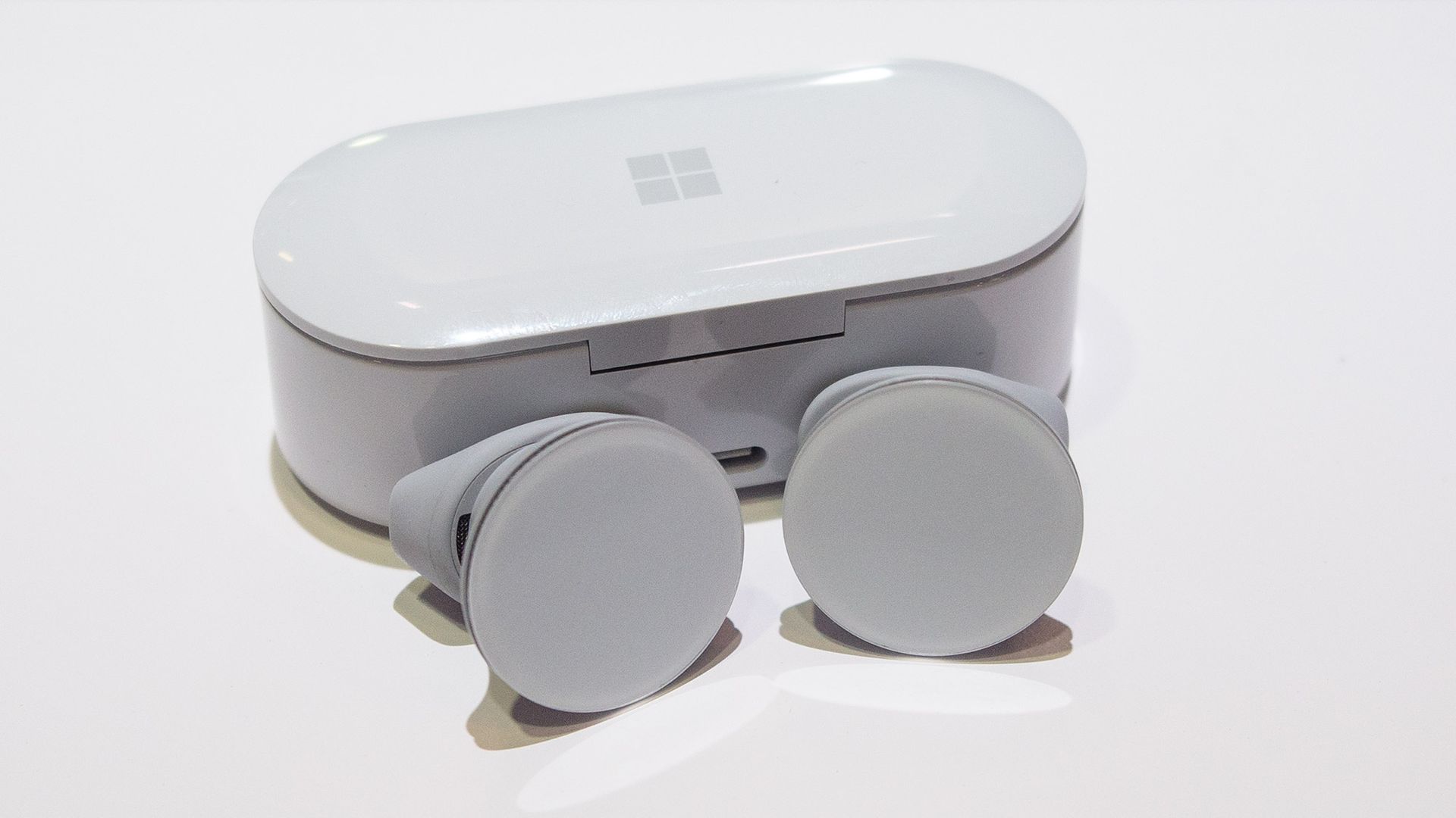 Microsoft Surface Earbuds aren’t coming any time before March 2020 ...