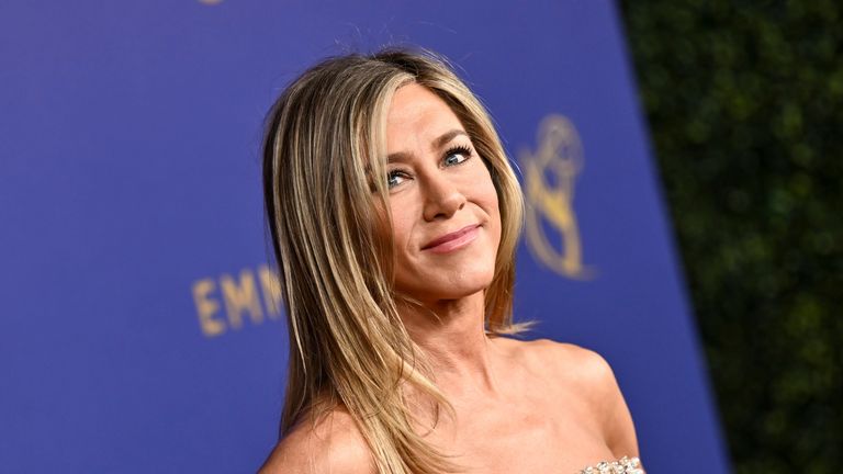 Forget black, Jennifer Aniston has convinced us to add rose pink to our ...