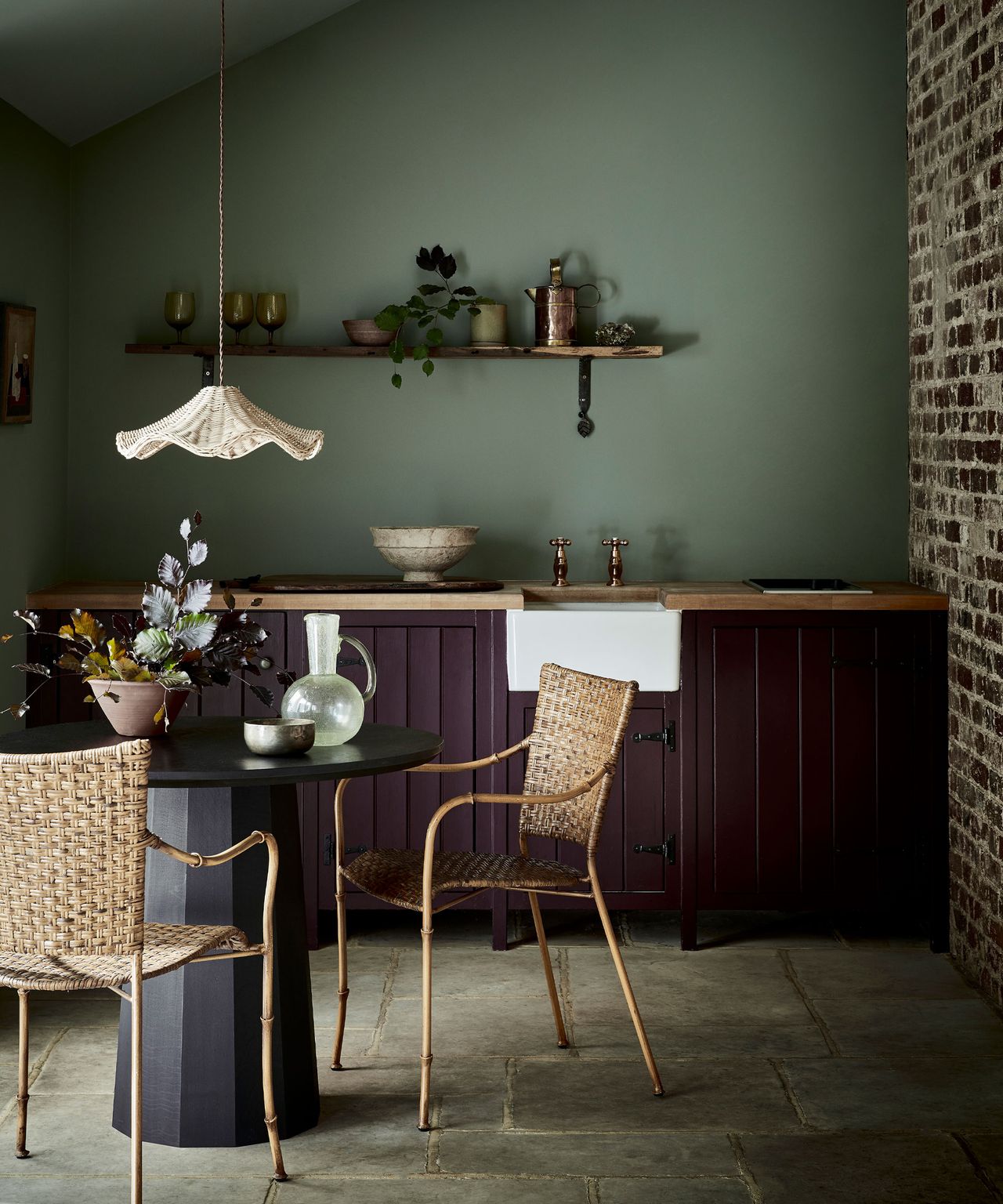 What colors go with green? Experts propose these pairings | Homes and ...