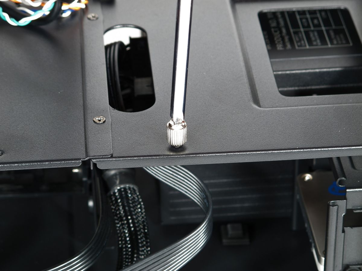 Aerocool Dead Silence: Component Installation