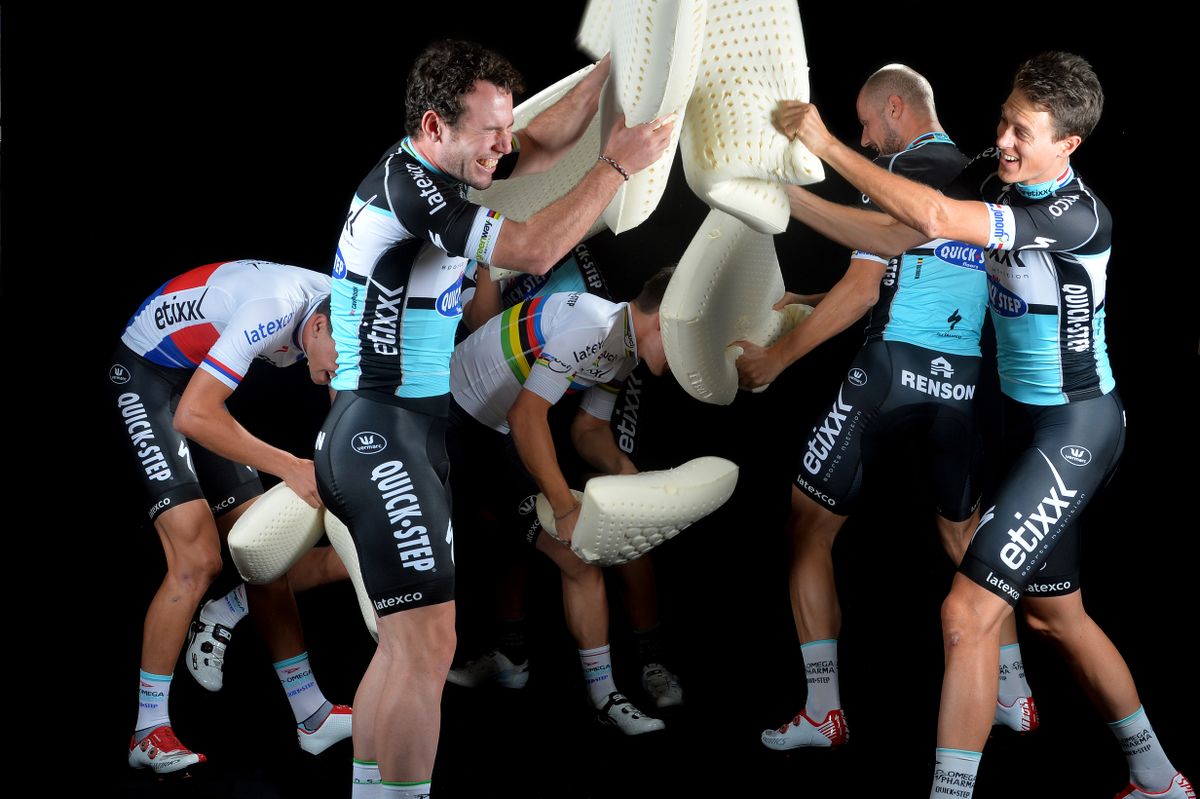 The Pillow Fight League: A Brief, Strange History🌤 Conheça o mundo das ...