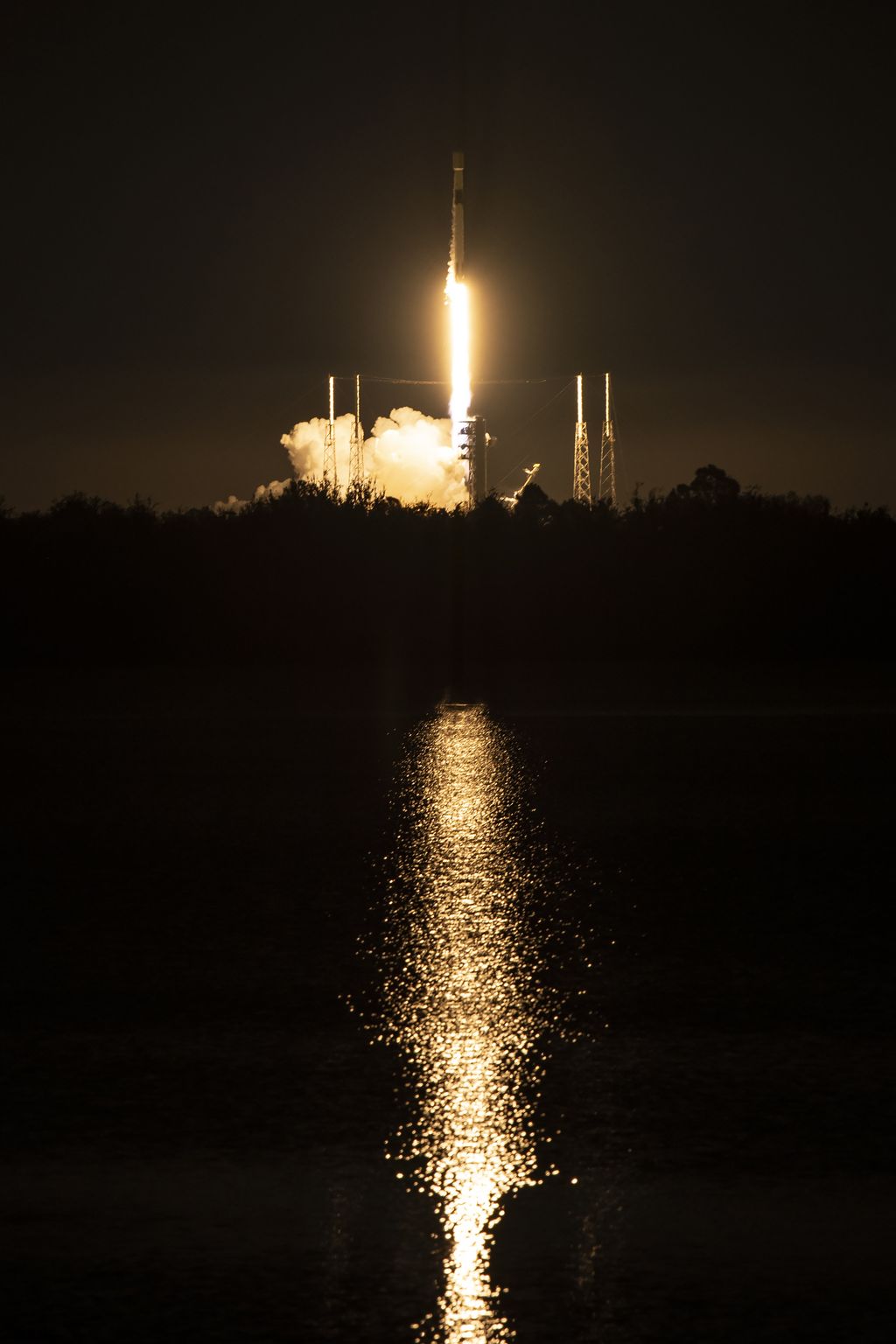 SpaceX launches 1st Starlink satellites of 2026 on new Falcon 9 rocket ...