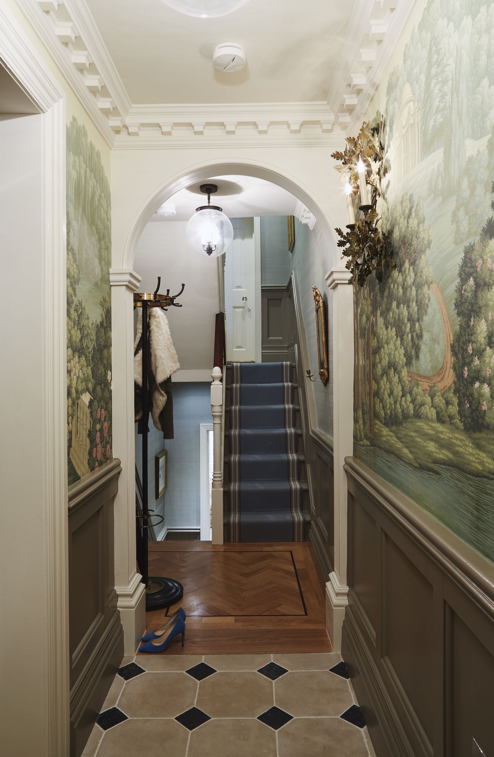 See inside a Chelsea townhouse with unique design flourishes | Homes ...
