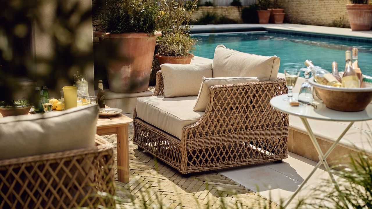 How to clean landscaping rocks: simple methods that work | Homes and ...