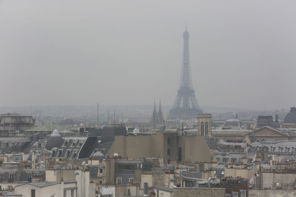 Paris will ban half of all cars from driving Monday to combat pollution ...