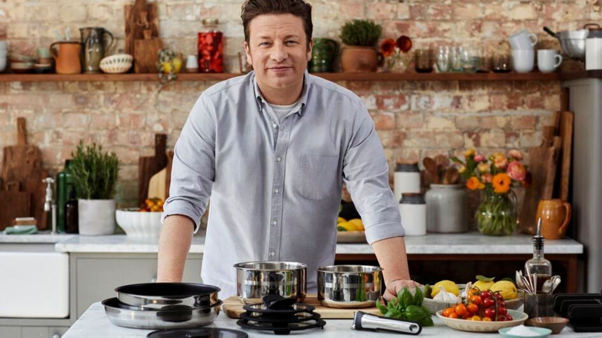 Which pans does Jamie Oliver use? I've peeped in his kitchen | Woman & Home