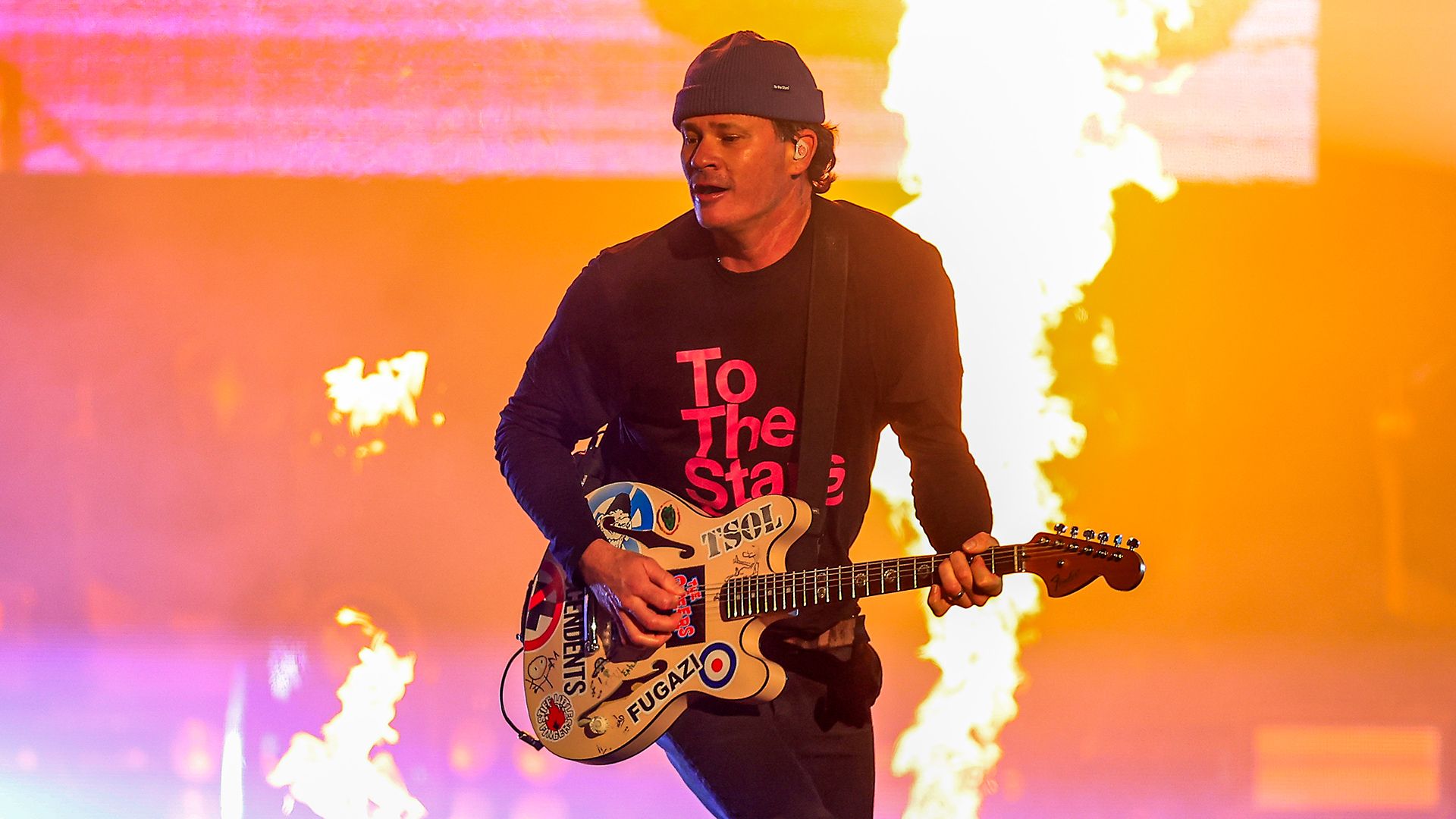 Tom DeLonge’s Fender Starcaster signature guitar is nearly here ...