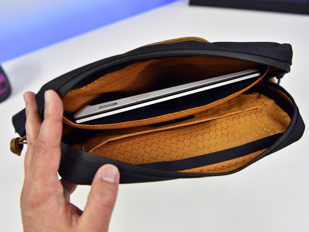 WaterField Bolt Crossbody bag for Surface Pro, Surface Laptop or ...