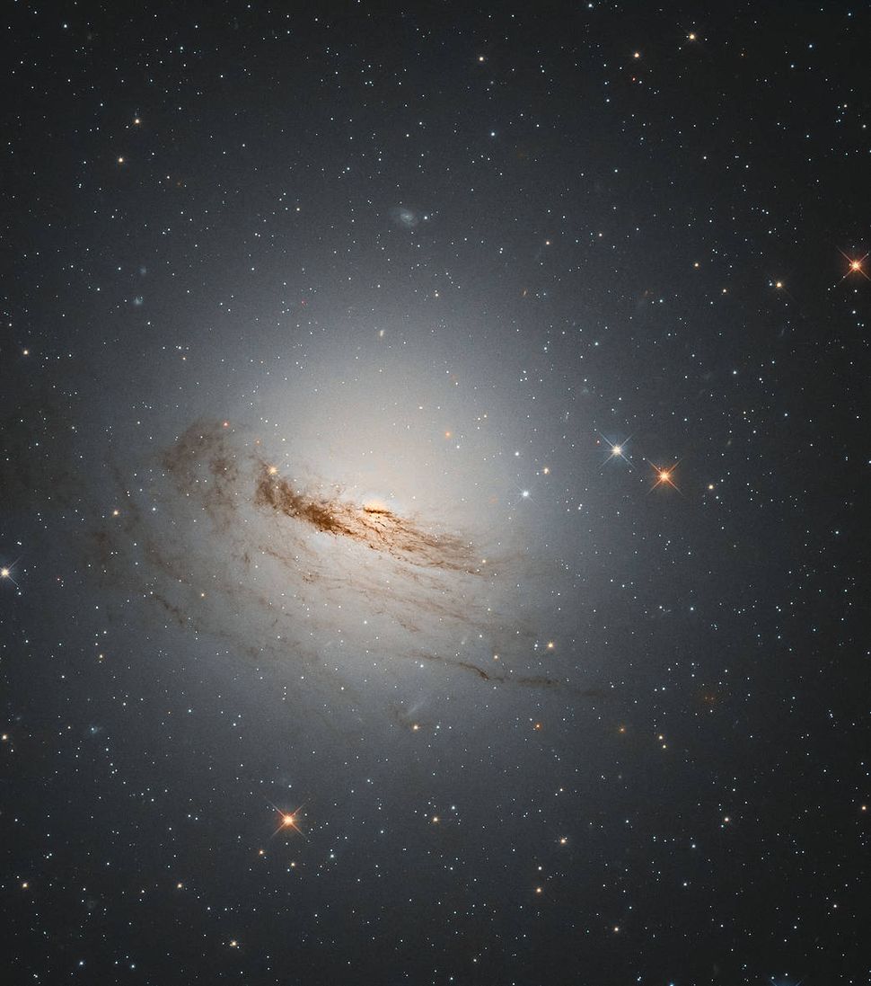 Hubble telescope captures striking image of a dying galaxy | Space