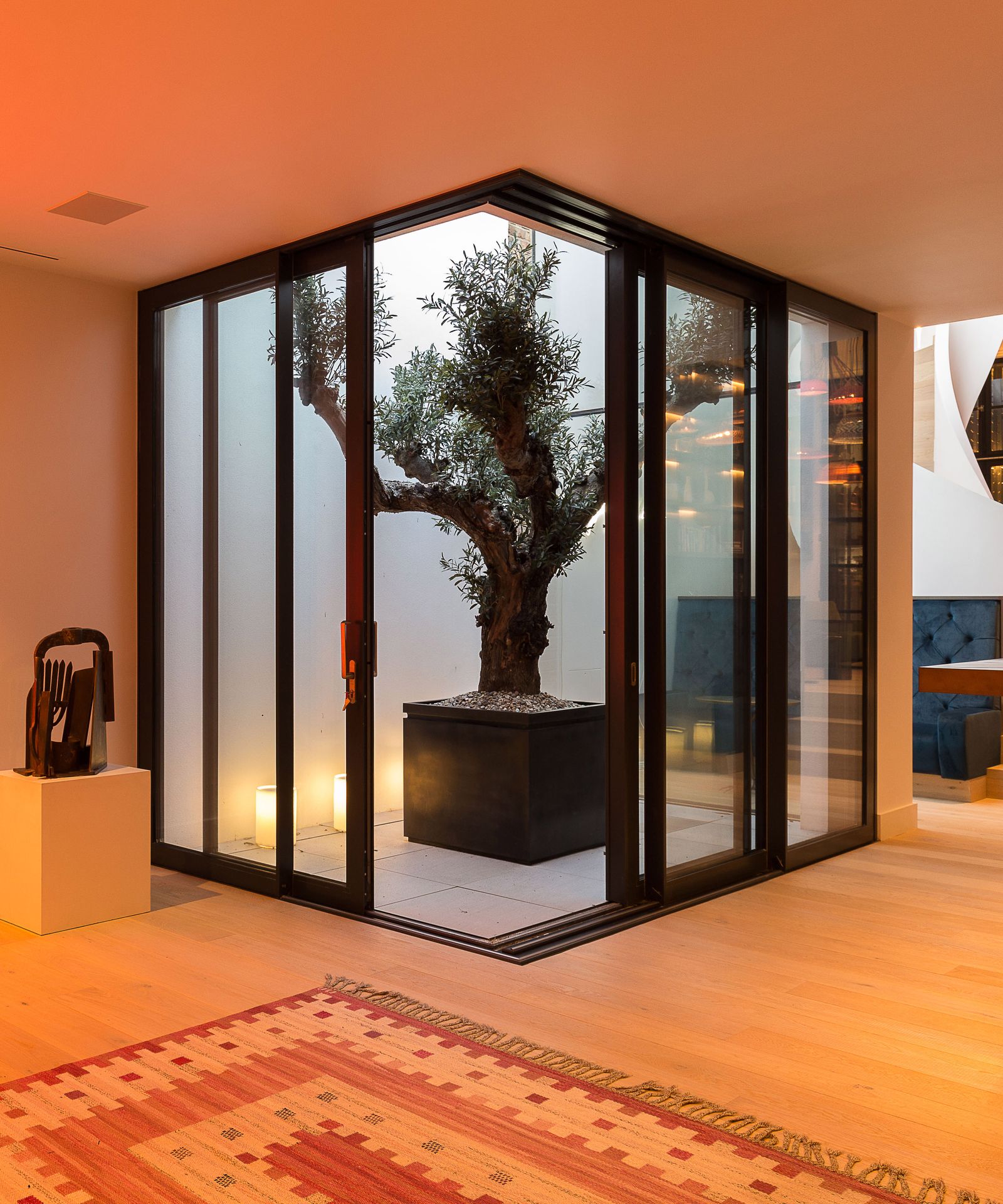 5 design lessons from a James Bond-style home in London | Livingetc