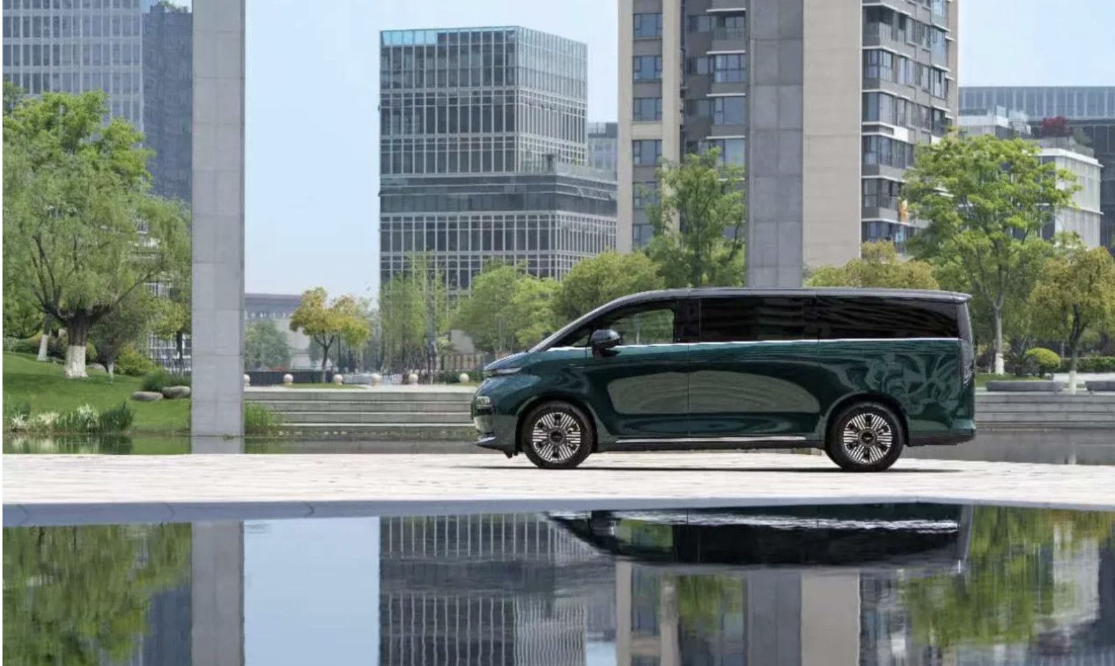 LEVC L380 is a truly magnificent minivan | Wallpaper