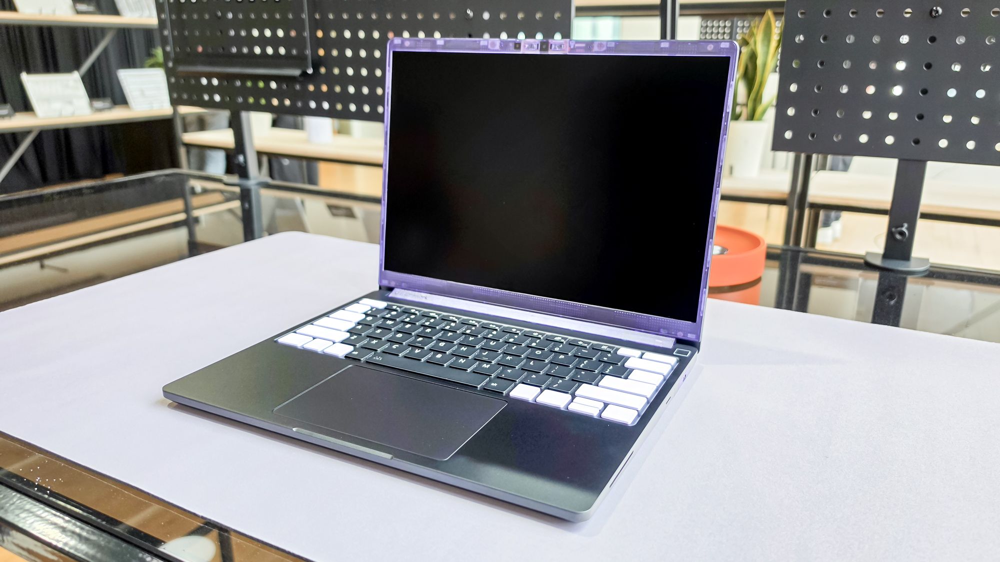 I went hands on with the new Framework Laptop Pro 13 — an upgradable ...