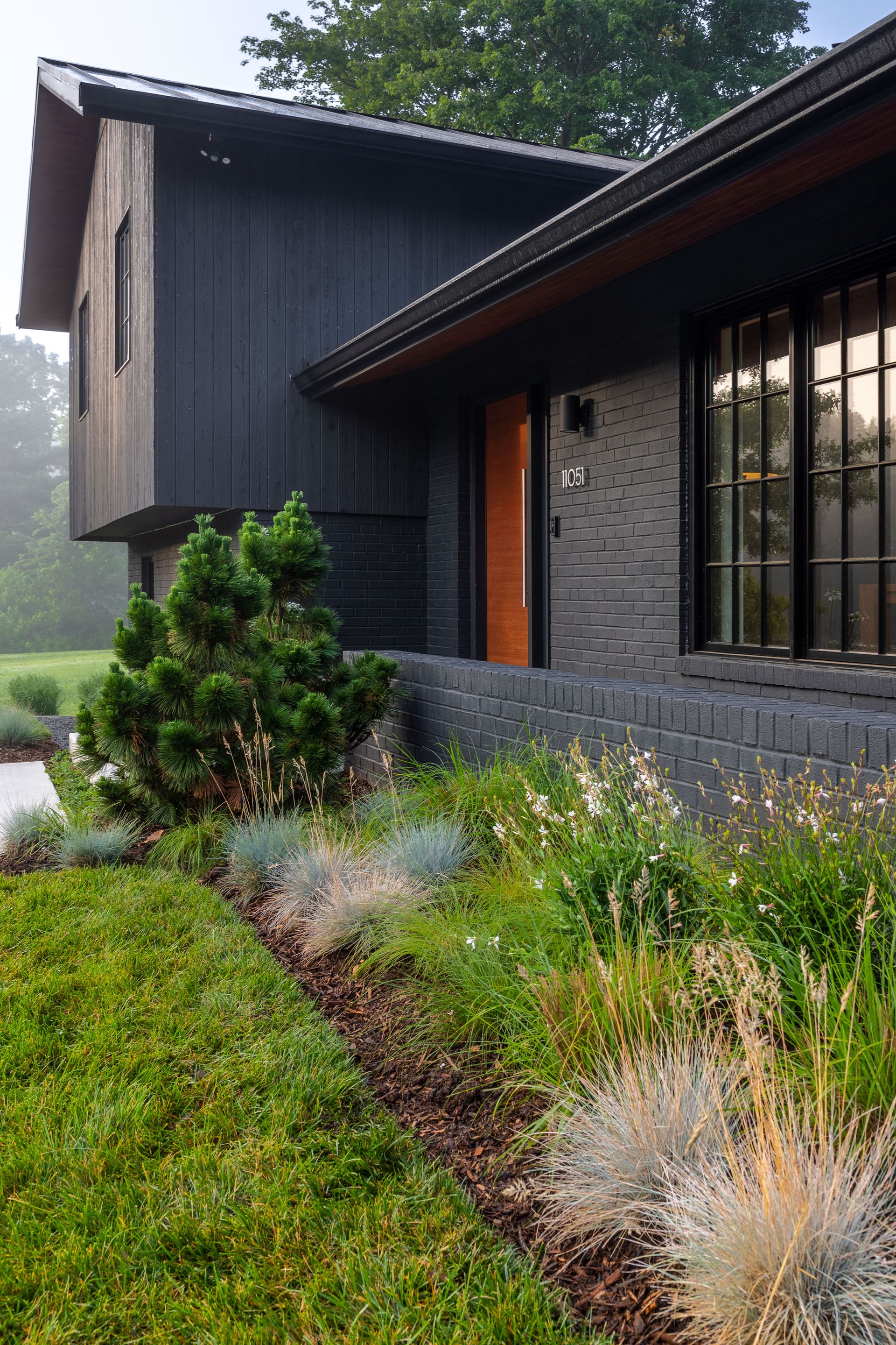 "Natural" Front Yards Are the Trend for Prettier Landscaping | Livingetc