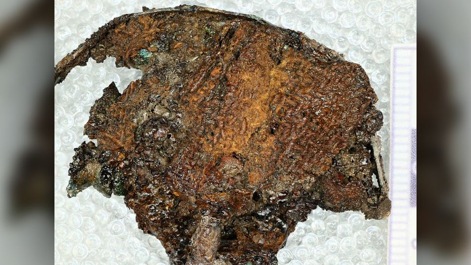 Gold and precious gems unearthed in a 5th-century grave in Bohemia ...