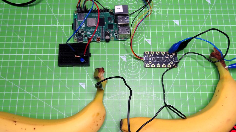 How To Use CircuitPython on a Raspberry Pi | Tom's Hardware