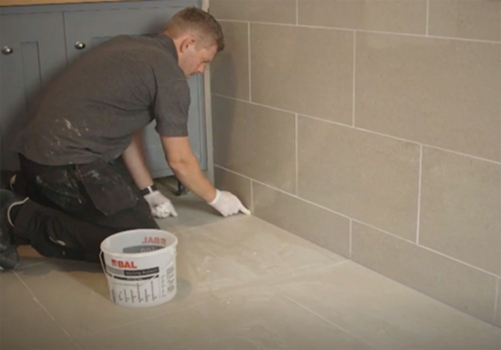 How to tile a wall – DIY guide to achieving a professional finish on a ...
