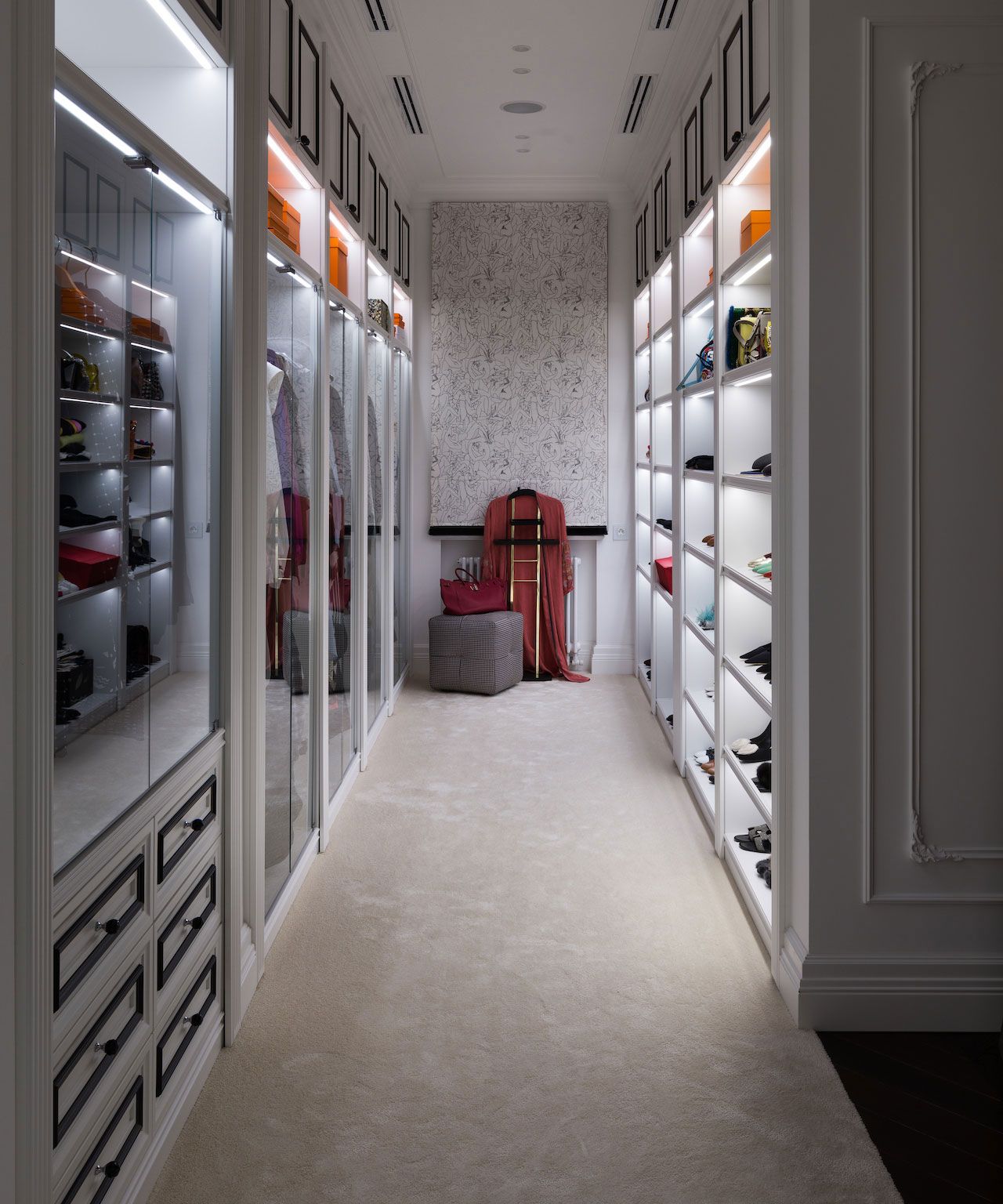 Walk-in Closet Dimensions — How Big Your Wardrobe Should Be | Livingetc