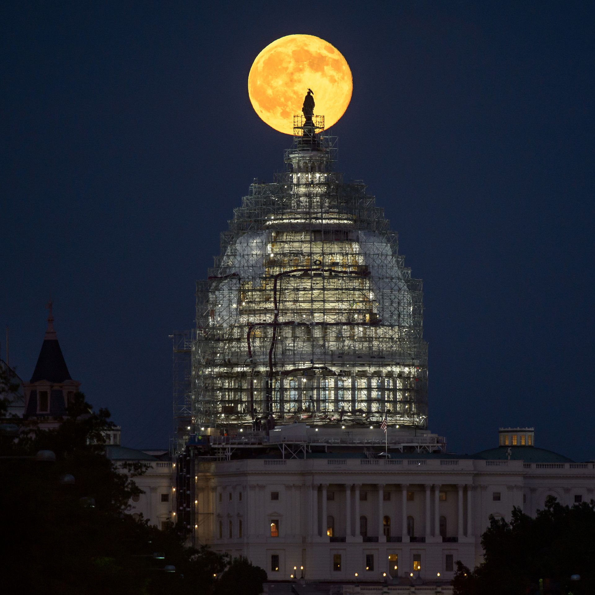 Blue Moon of 2015 Thrills Skywatchers with Lunar Beauty (Photos) | Space