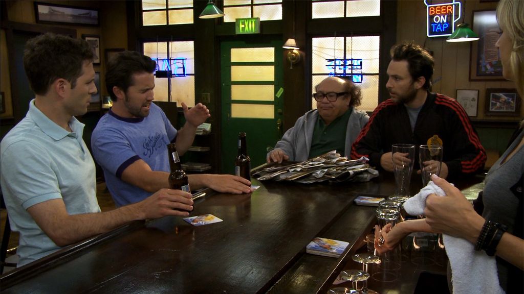 32 Crazy Moments With Danny DeVito's Frank Reynolds On It's Always ...