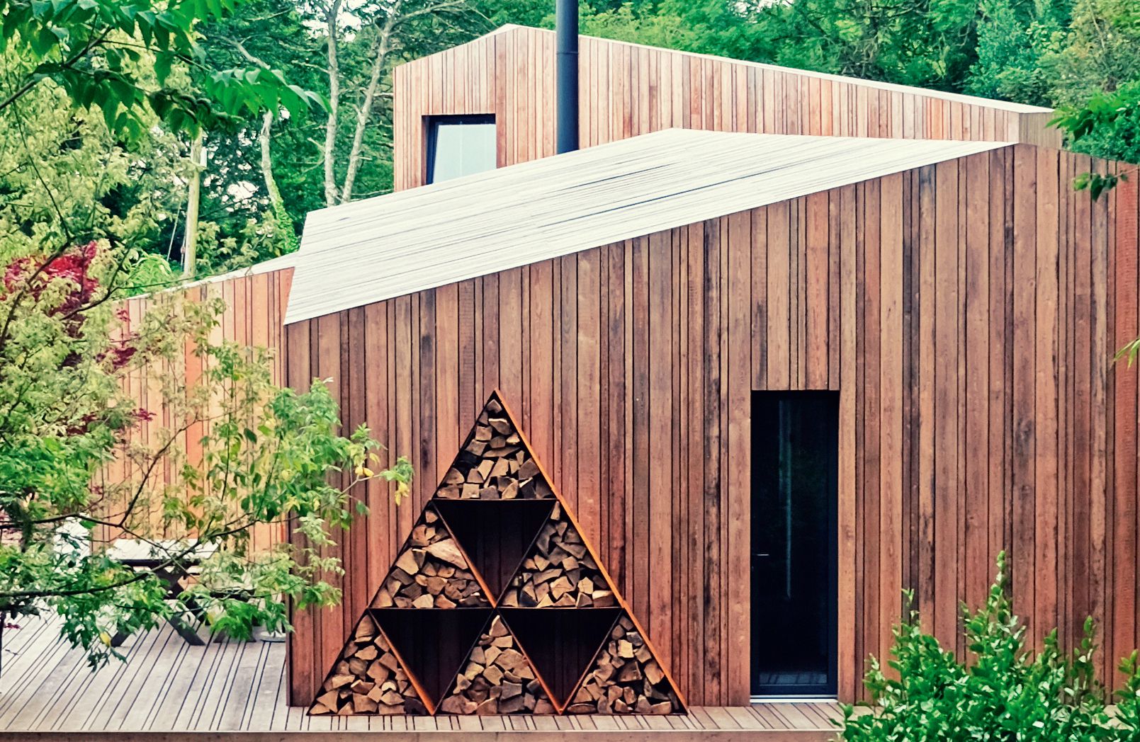 12 log store ideas for keeping your firewood dry and tidy | Homebuilding