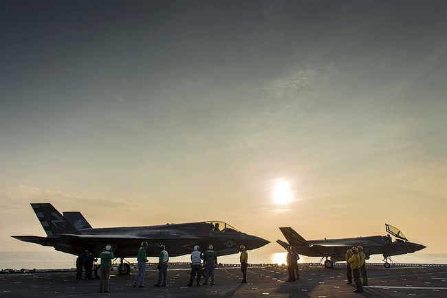 In Photos: F-35 Fighter Jet Makes 1st Vertical Night Landing | Live Science