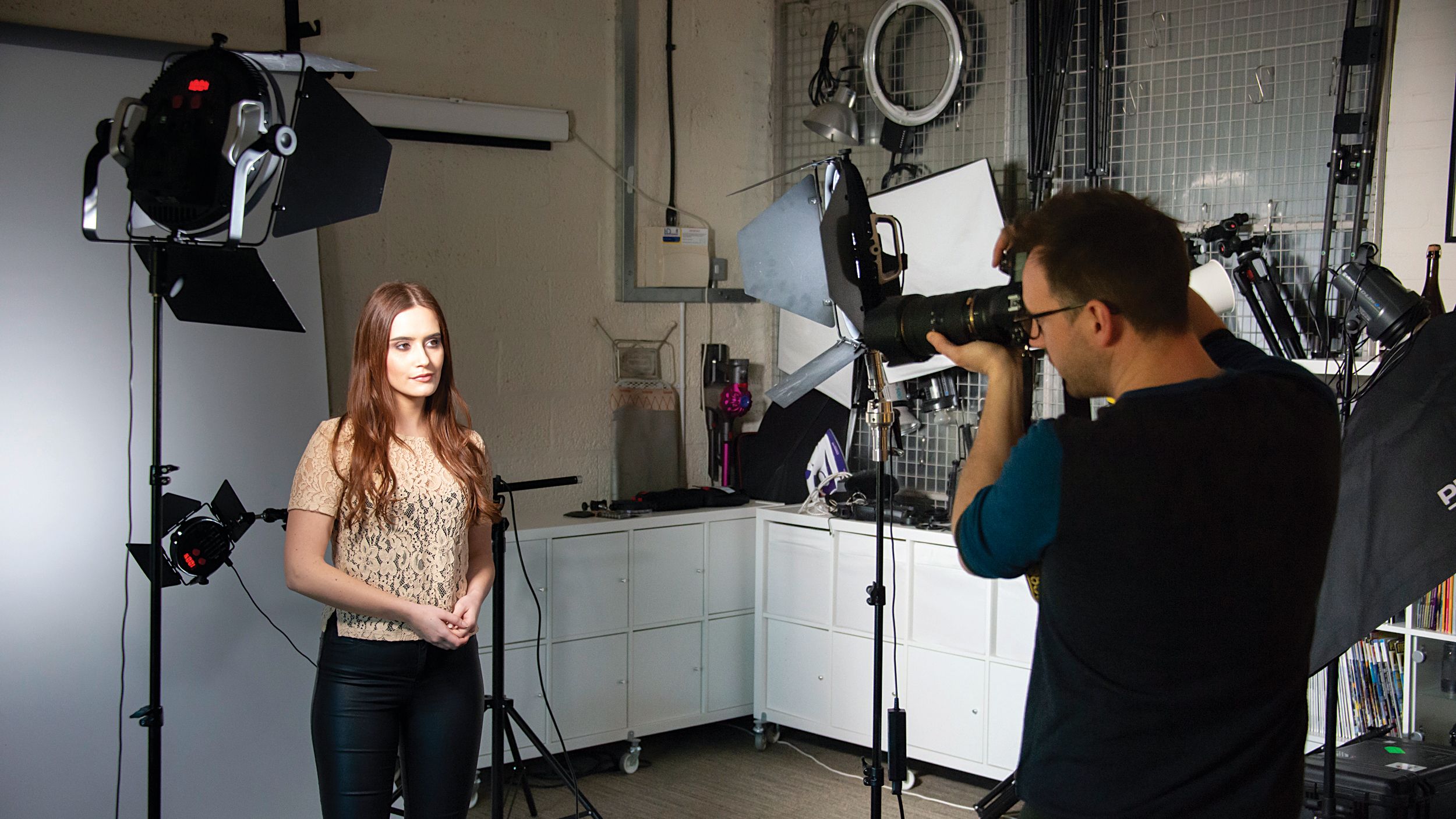 How to use key lighting and fill lighting in portrait photography ...