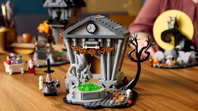 I am obsessed with this new Lego Nightmare Before Christmas set ...