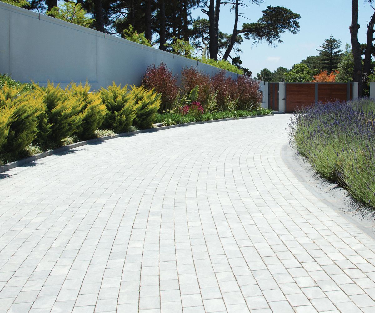 13 front garden driveway ideas that are practical and pretty | Homebuilding