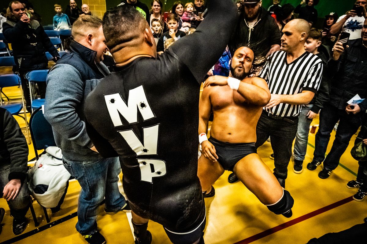 Grapple with the basics – try your hand at wrestling photography ...