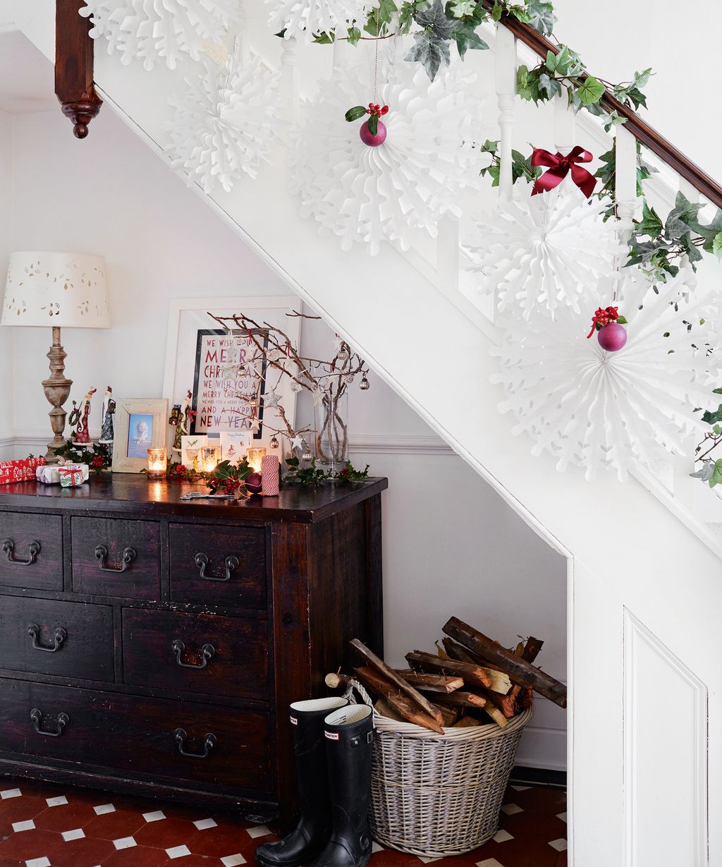 Christmas stair decor ideas: 18 festive looks for staircases | Homes ...
