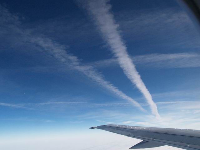 Image Gallery: Streaming Contrails | Live Science